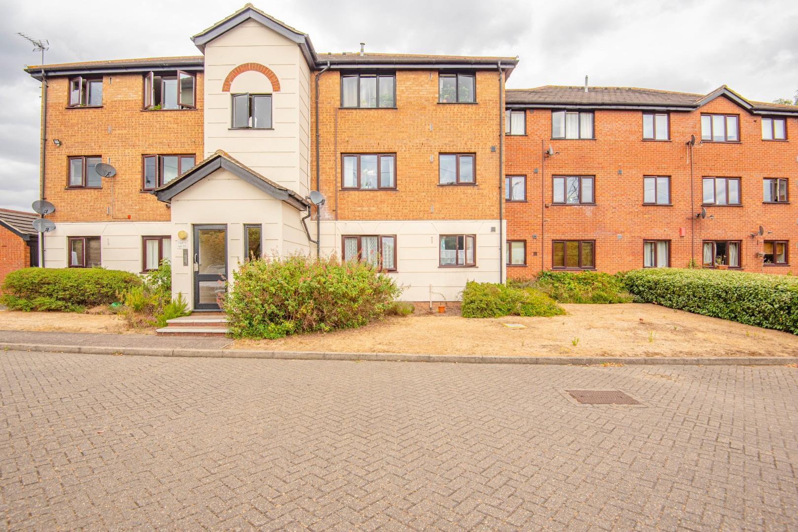 Parrots Field, HODDESDON - Shepherds Property Sales & Lettings