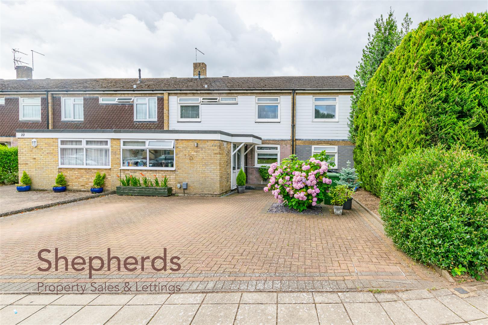 Cedar Green, Hoddesdon borders with Broxbourne - Shepherds Property ...